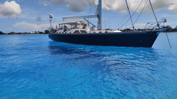 Looking for a Captain Engineer 70 foot Hylas